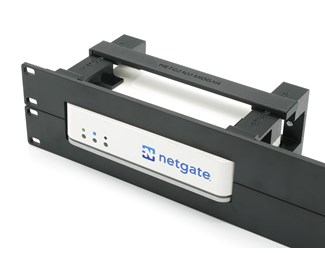 2U Svart 19" panel med fäste för Netgate 2100 - Direktronik AB